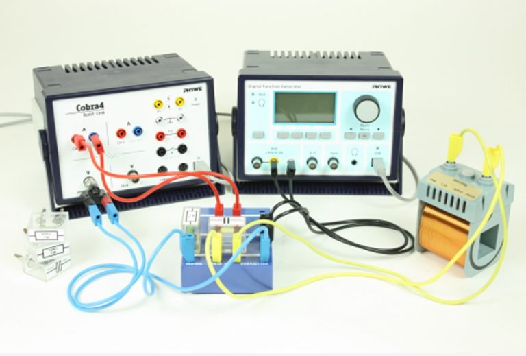 Smart SystemsRLC circuit with Cobra4 Xpert-Link - Smart Systems